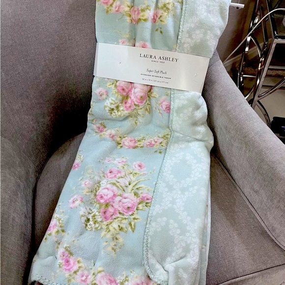 Laura Ashley | Bedding | Nwt Laura Ashley Vintage Floral Print Throw ...
